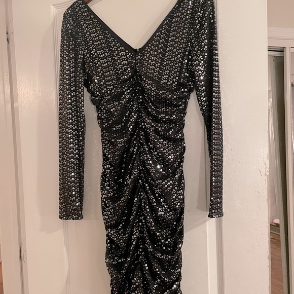 Guess | Dresses | Guess Dress Black And Silver Sequin Size 6 Absolutely ...